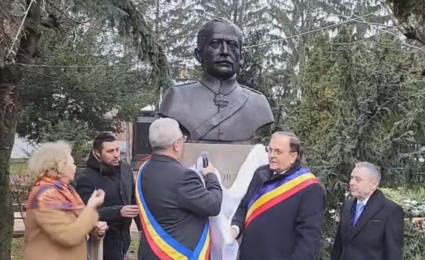 Statuia generalului Iacob Zadik a fost dezvelită de Ziua Bucovinei ...