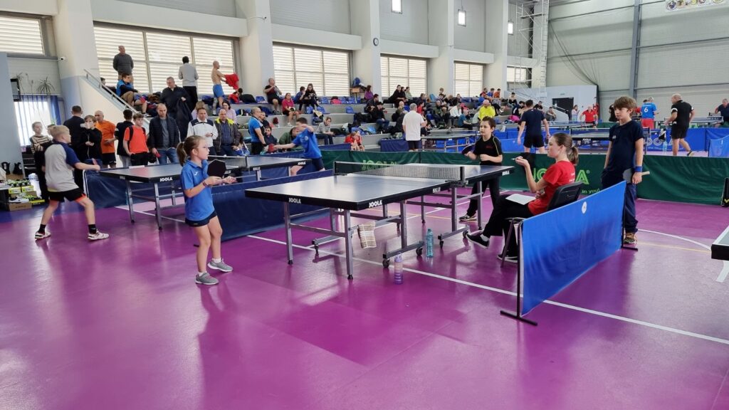 FOTO Cupa Bucovinei la tenis de masă a adunat două sute de sportivi din ...