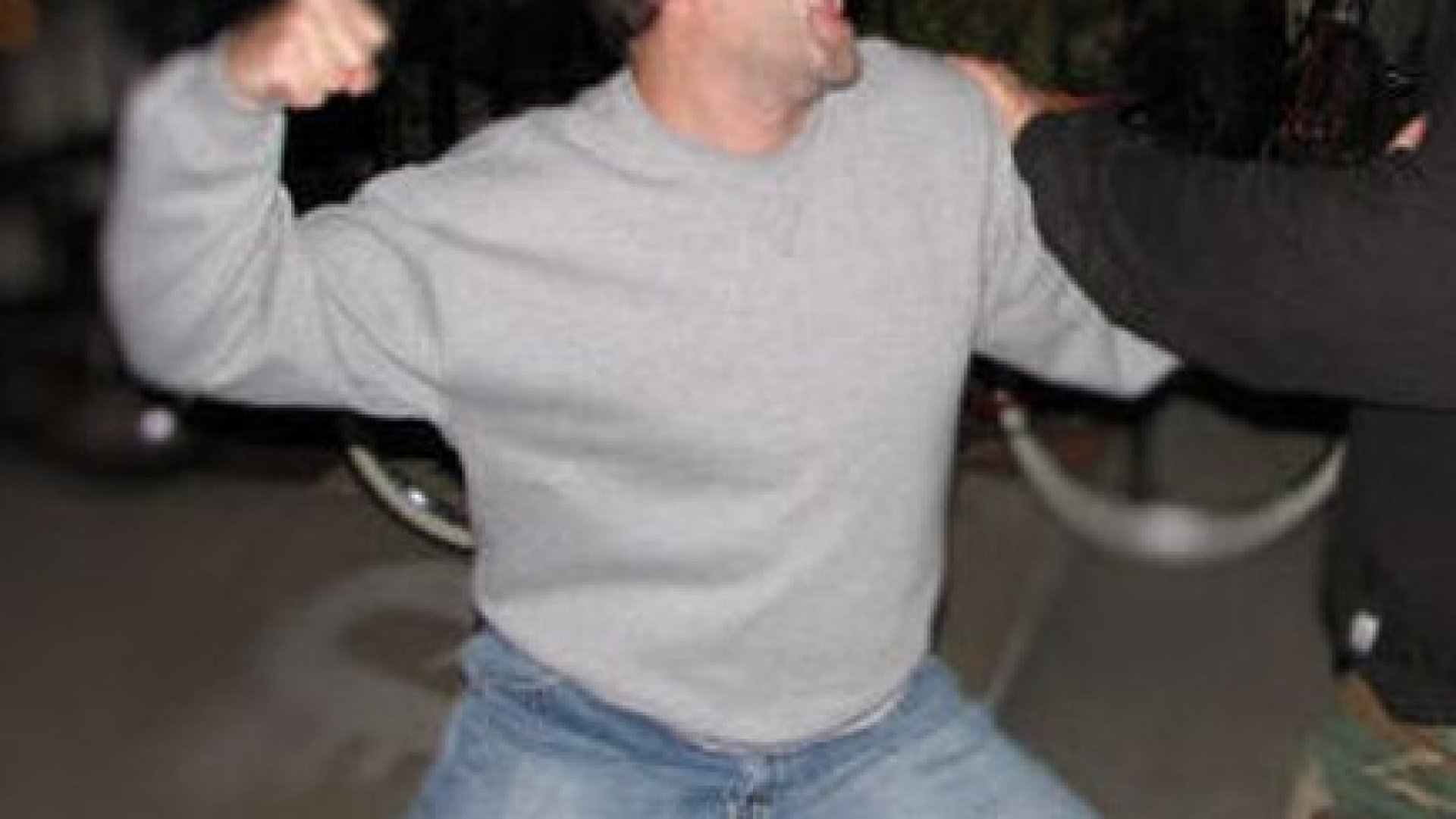 Scandal cu pumni și dosare penale în parcarea unui magazin din Burla ...